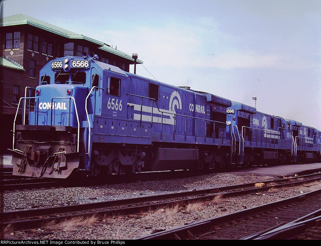 CR 6566 - Conrail at Springfield, Mass - 1985